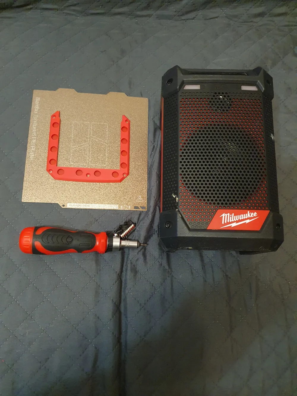 适用于米沃奇M12 RCDAB+收音机的磁性底座 来自 Patrasca - MakerWorld