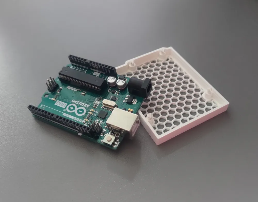 Arduino bottom case, short circuit protection by kamil_1l - MakerWorld