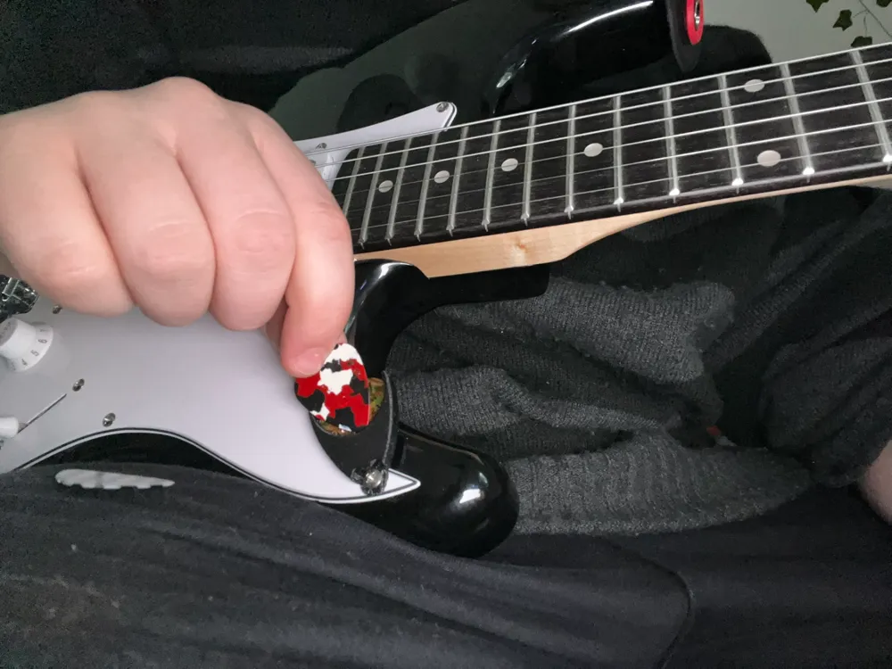 Guitar Pick Holder on Guitar (Pickguard) - Free 3D Print Model - MakerWorld
