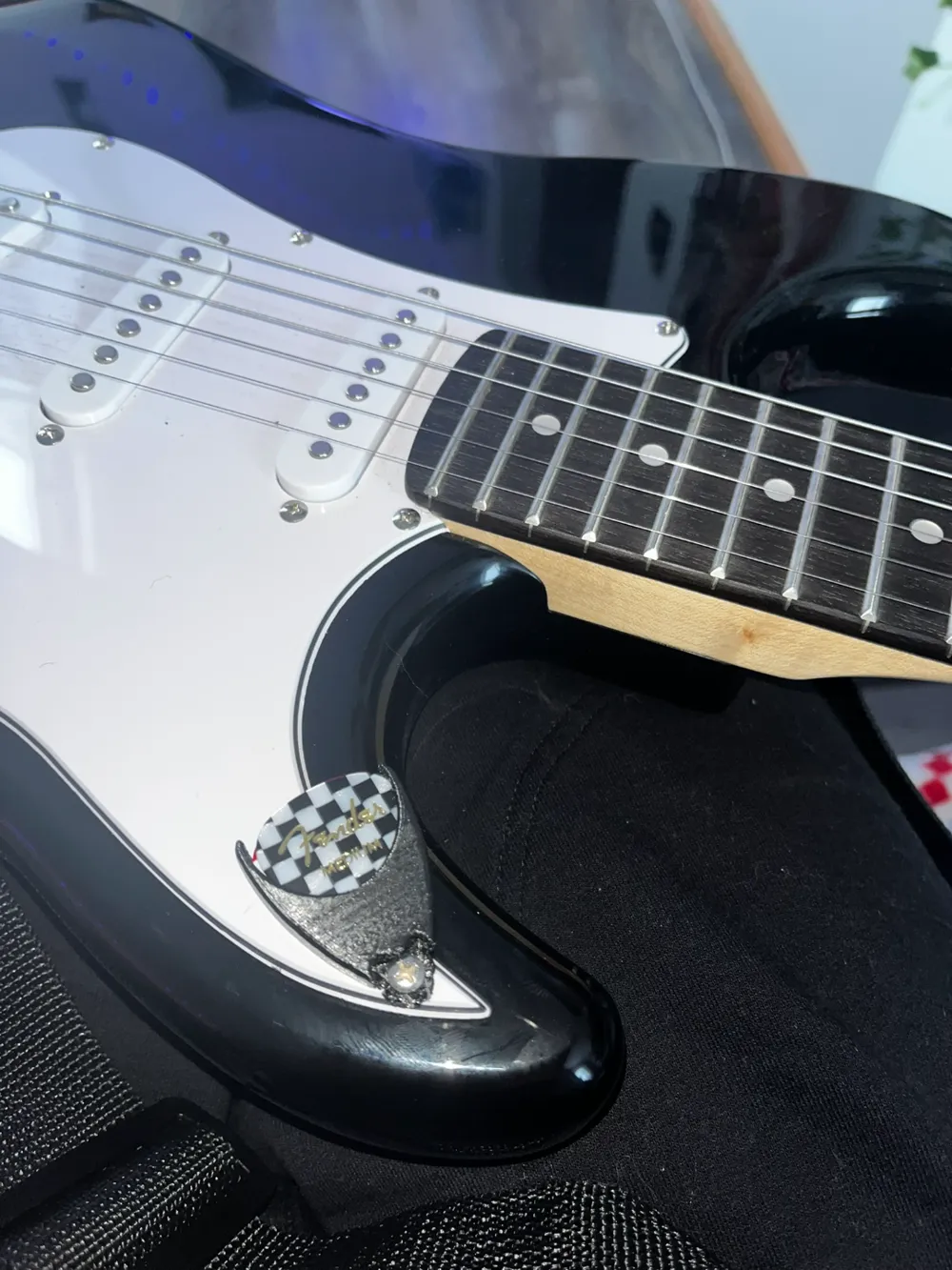 Guitar Pick Holder on Guitar (Pickguard) by MIRA PRINT - MakerWorld