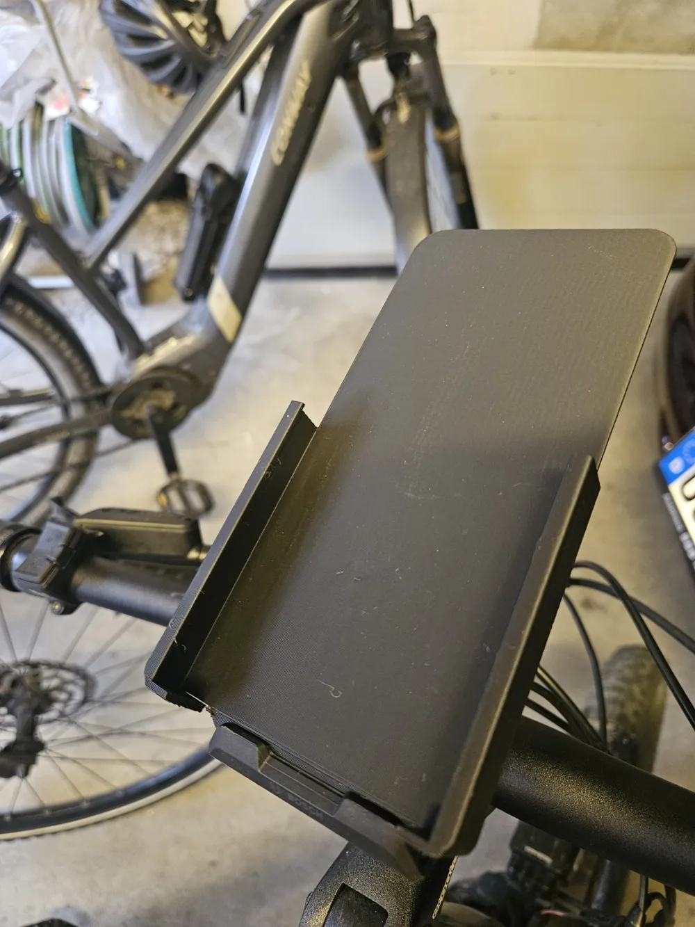 Vertical Smartphone Mount - Free 3D Print Model - MakerWorld