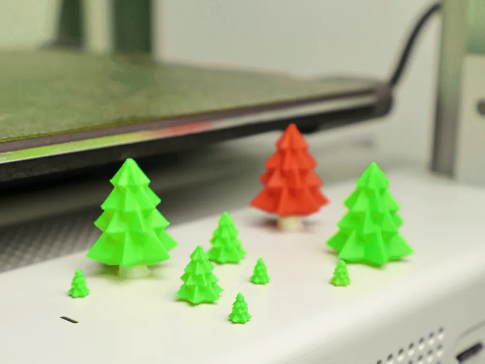 Tiny Christmas Tree - Scalable 3mm - ∞ by pilim MakerWorld: Download ...