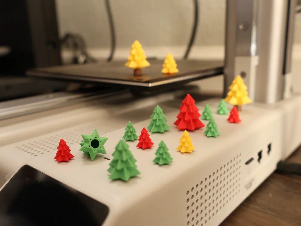 Tiny Christmas Tree - Scalable 3mm - ∞ by pilim MakerWorld: Download ...