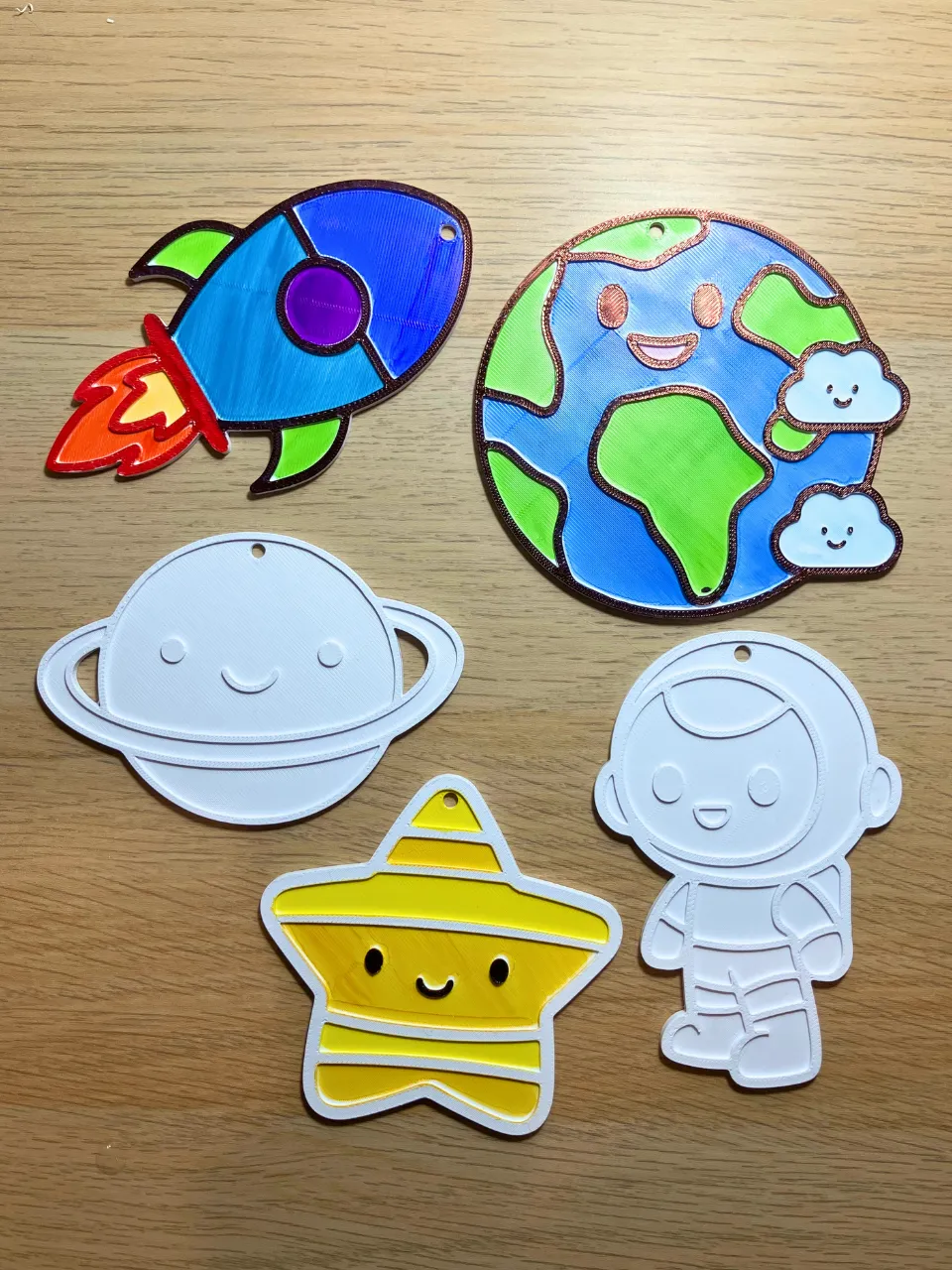 Conjunto para colorear sobre el espacio – Cohete y astronauta por A*i*m*e*e*MakerWorld: Descarga ...