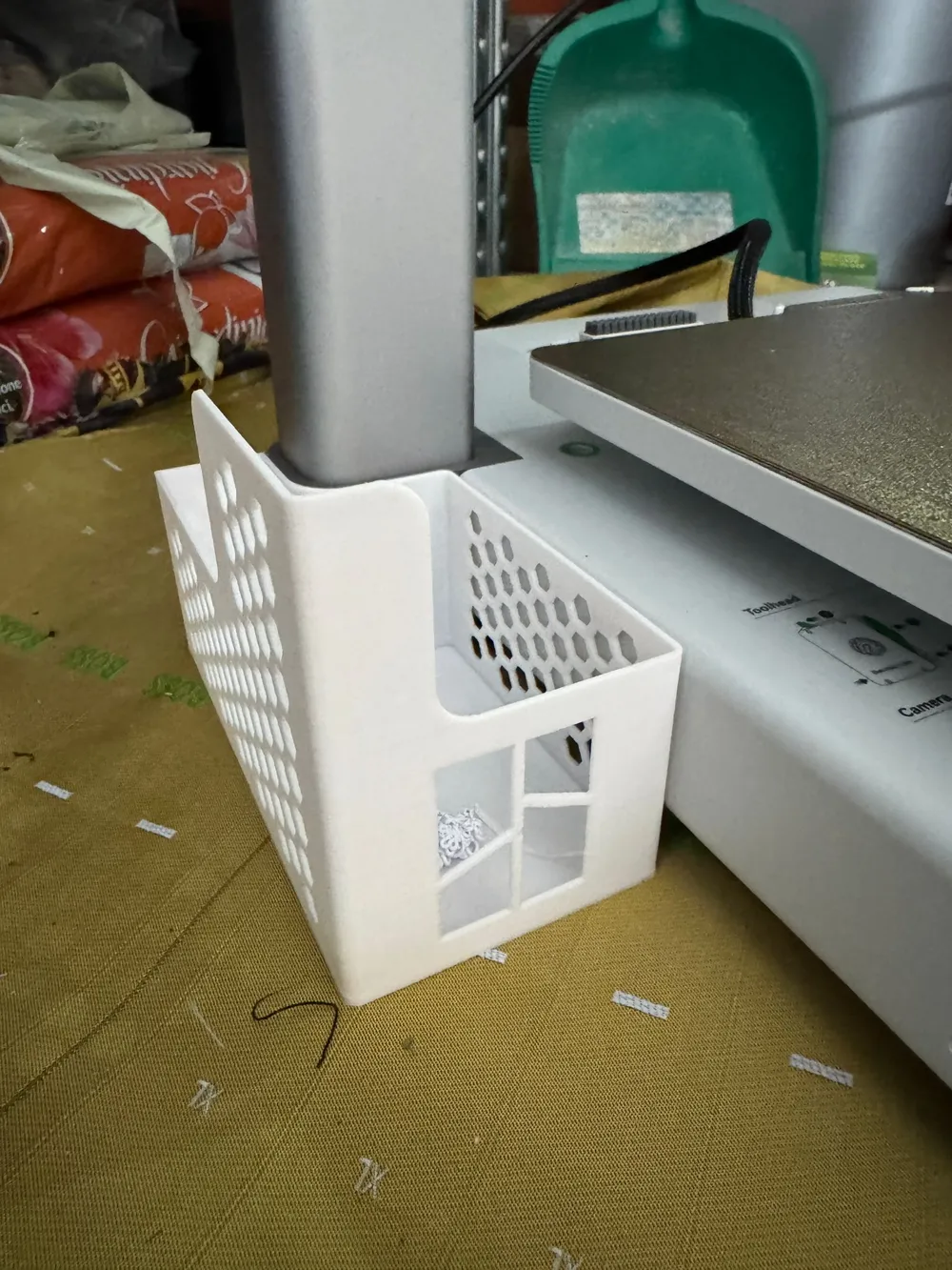 A1 Poop Bin + Deflector - BambuLab Logo - Free 3D Print Model - MakerWorld