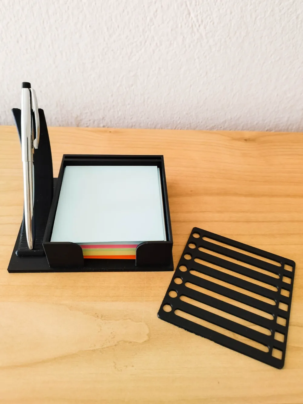 Desk Organizer|Sticky Notes, Stencil & Pen Holder by 7CUTS MakerWorld ...
