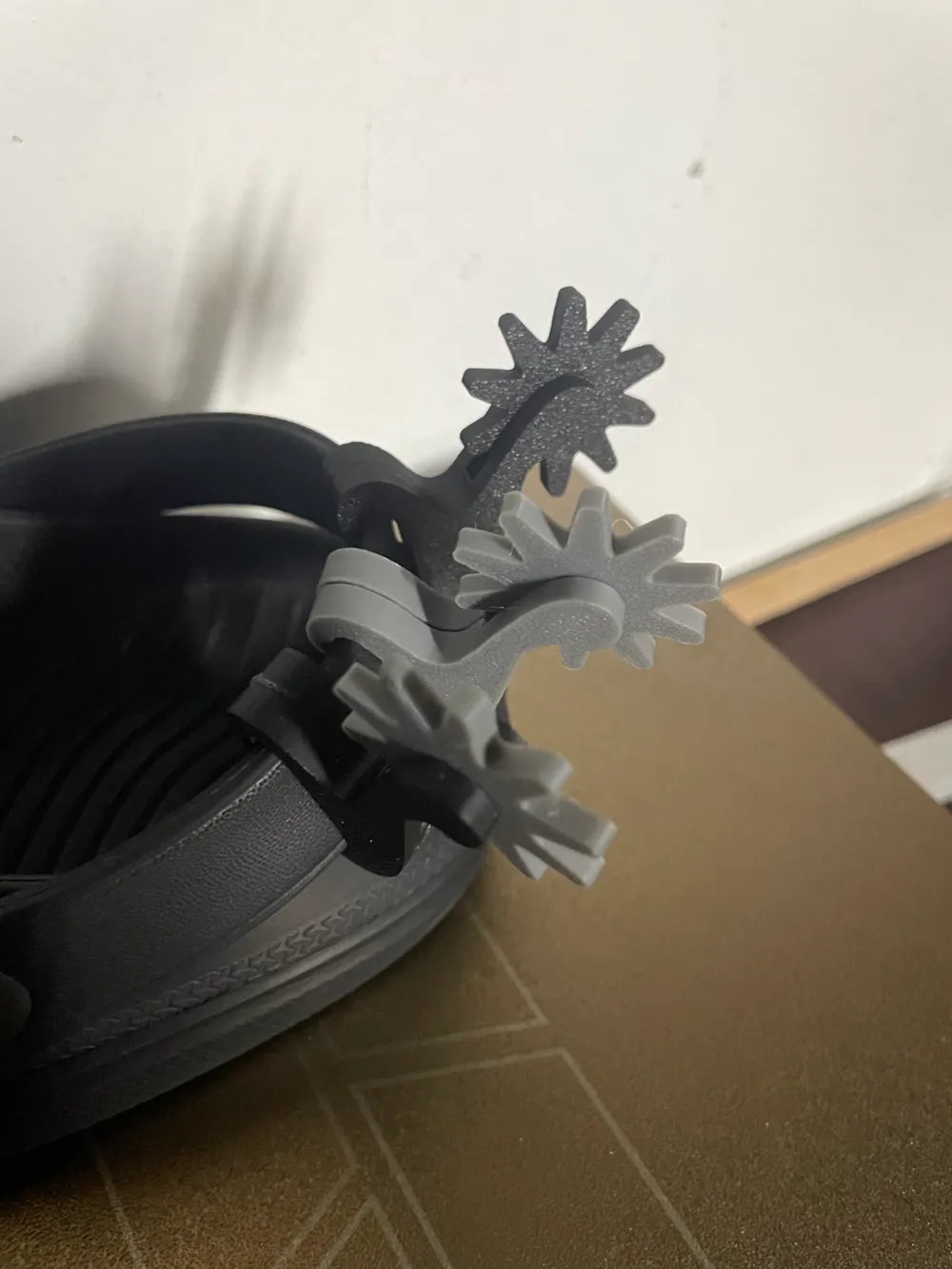 Spinning Spur Croc Charm - Free 3D Print Model - MakerWorld