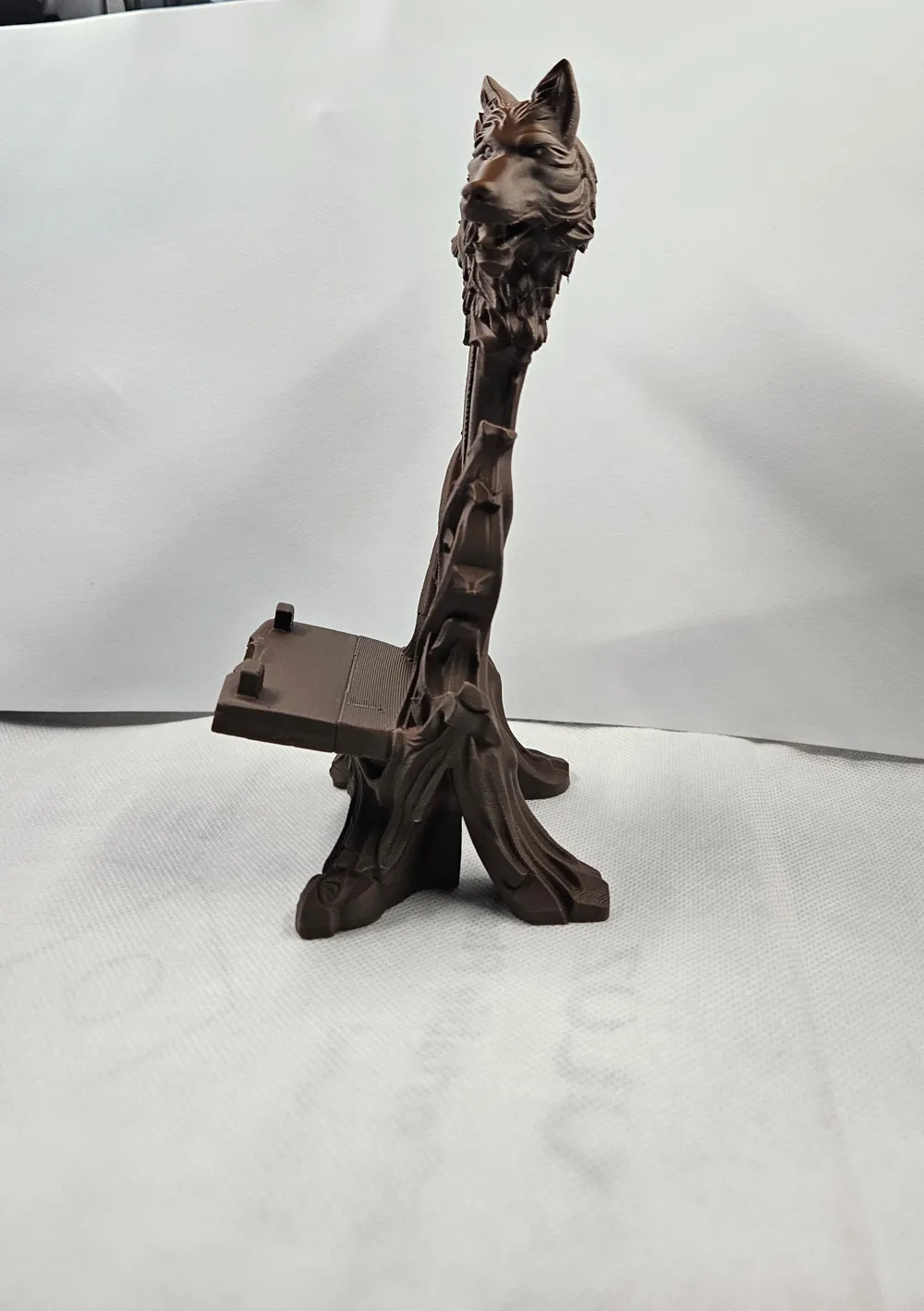 Epic Wolf Phone & Tablet Stand - Free 3D Print Model - MakerWorld