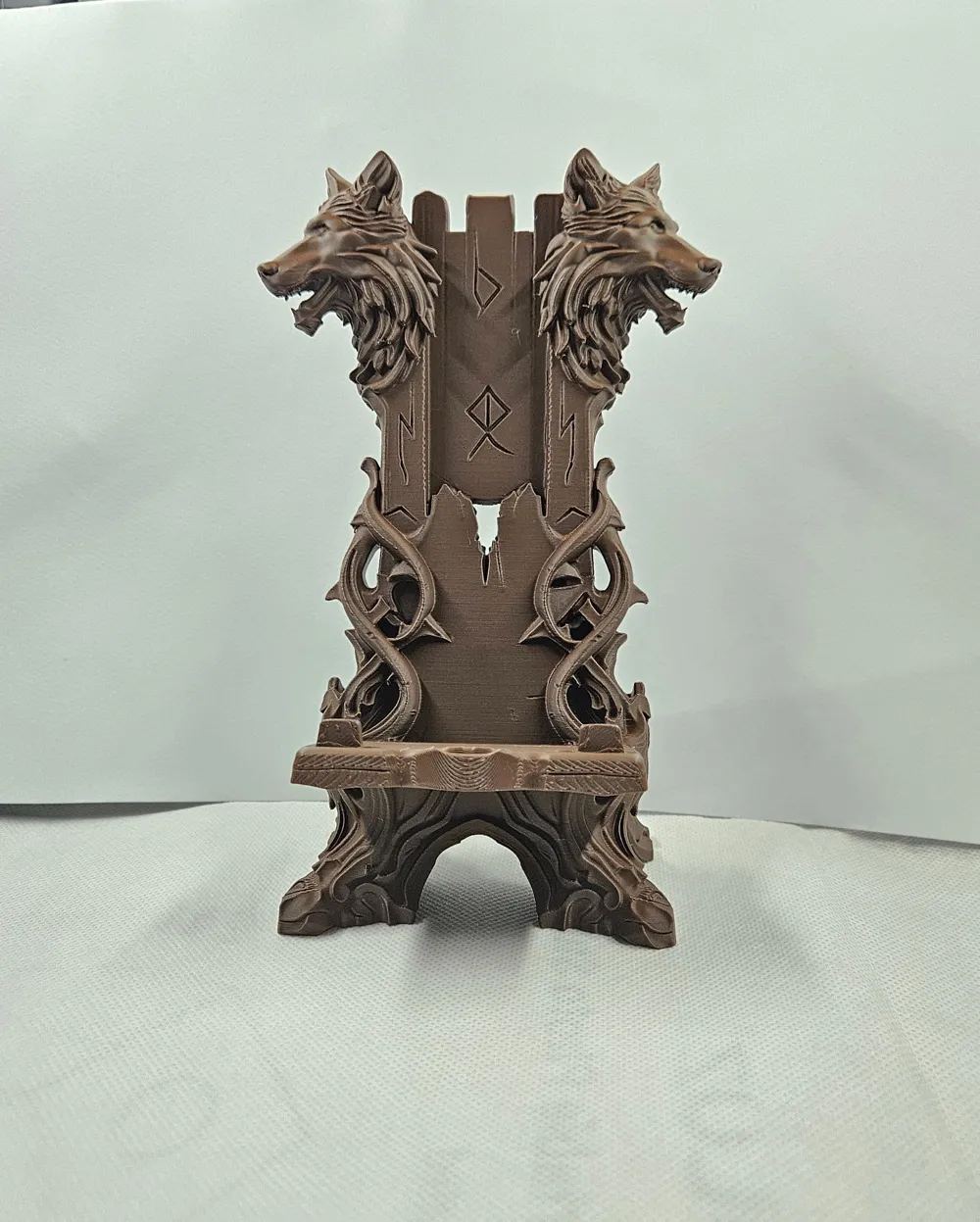 Epic Wolf Phone & Tablet Stand - Free 3D Print Model - MakerWorld