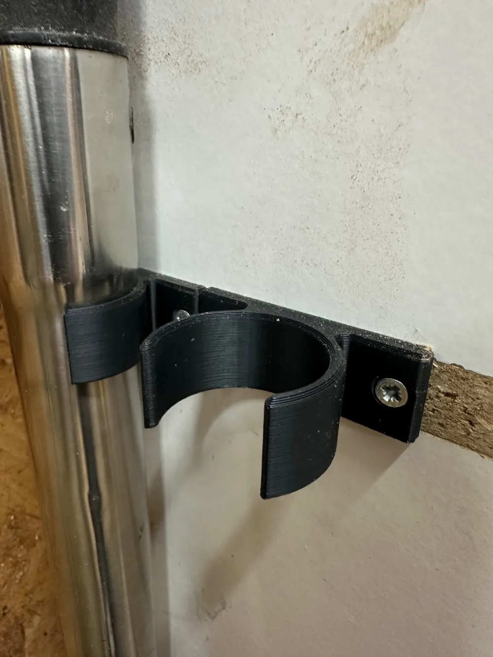 Vacuum cleaner Tube Hanger by Thinkofatime MakerWorld: Download Free 3D ...