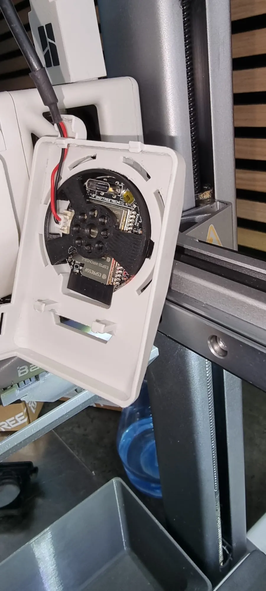 Knomi cover with cable saver and logo Remixed by djferre MakerWorld ...