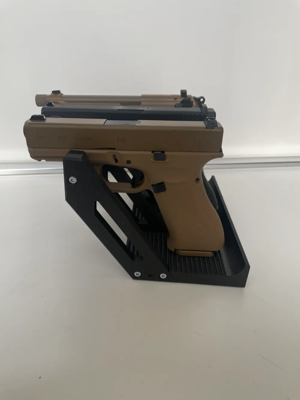 Modular pistol/gun rack "lite" (Glock, Sig, Ruger) - Free 3D Print ...