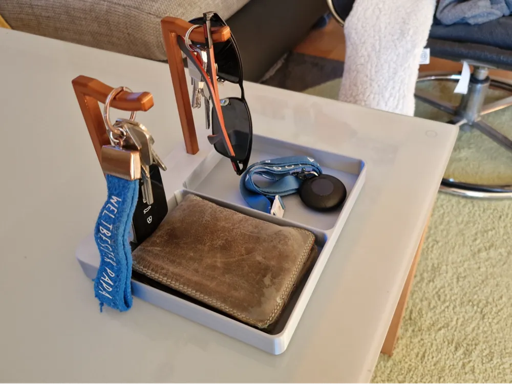 Simple Key and Wallet Tray by Pat - MakerWorld