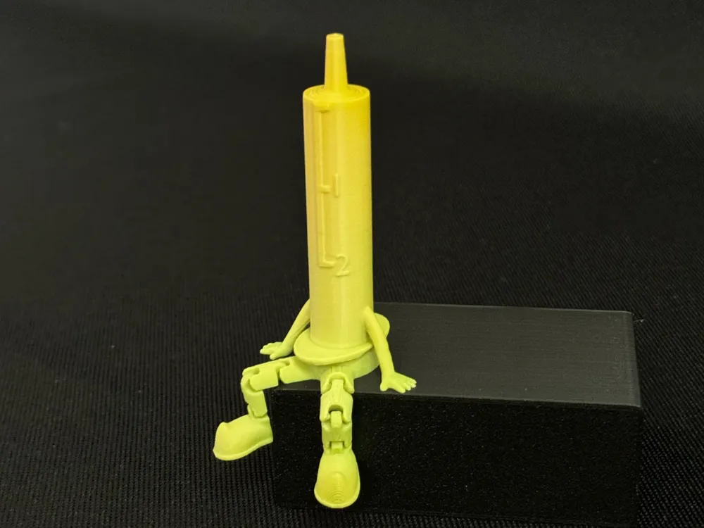 Articulated Flexi Syringe Buddy Gift for Doctor by Ireality MakerWorld: Download Free 3D Models