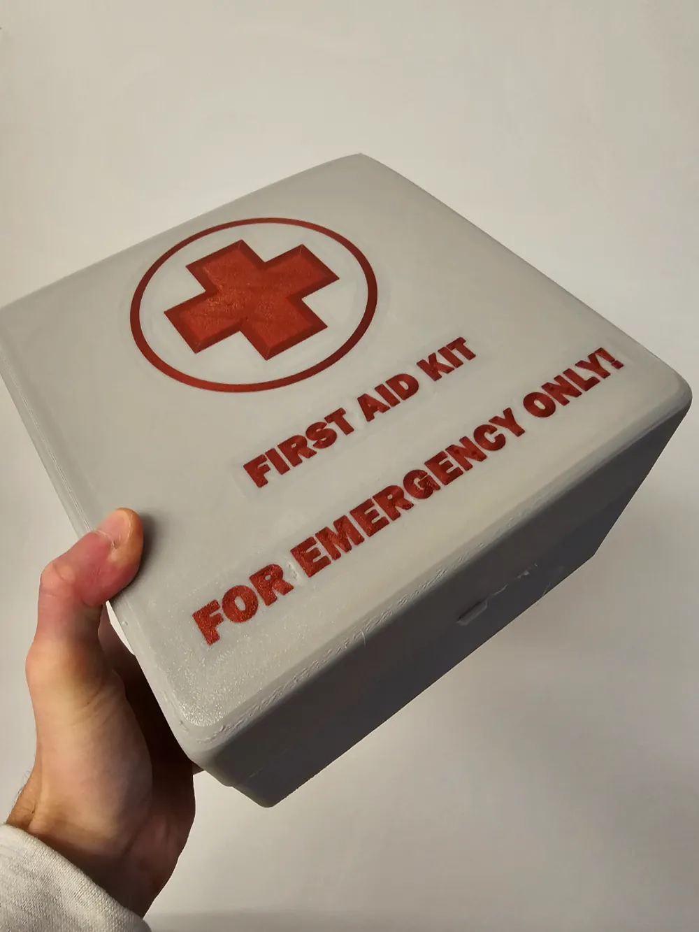First AID KIT - Parametric box giant! by AndreoBTW - MakerWorld
