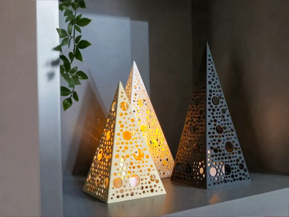 Cozy Pyramid Christmas Tree - Tealight Compatible by Robota MakerWorld ...