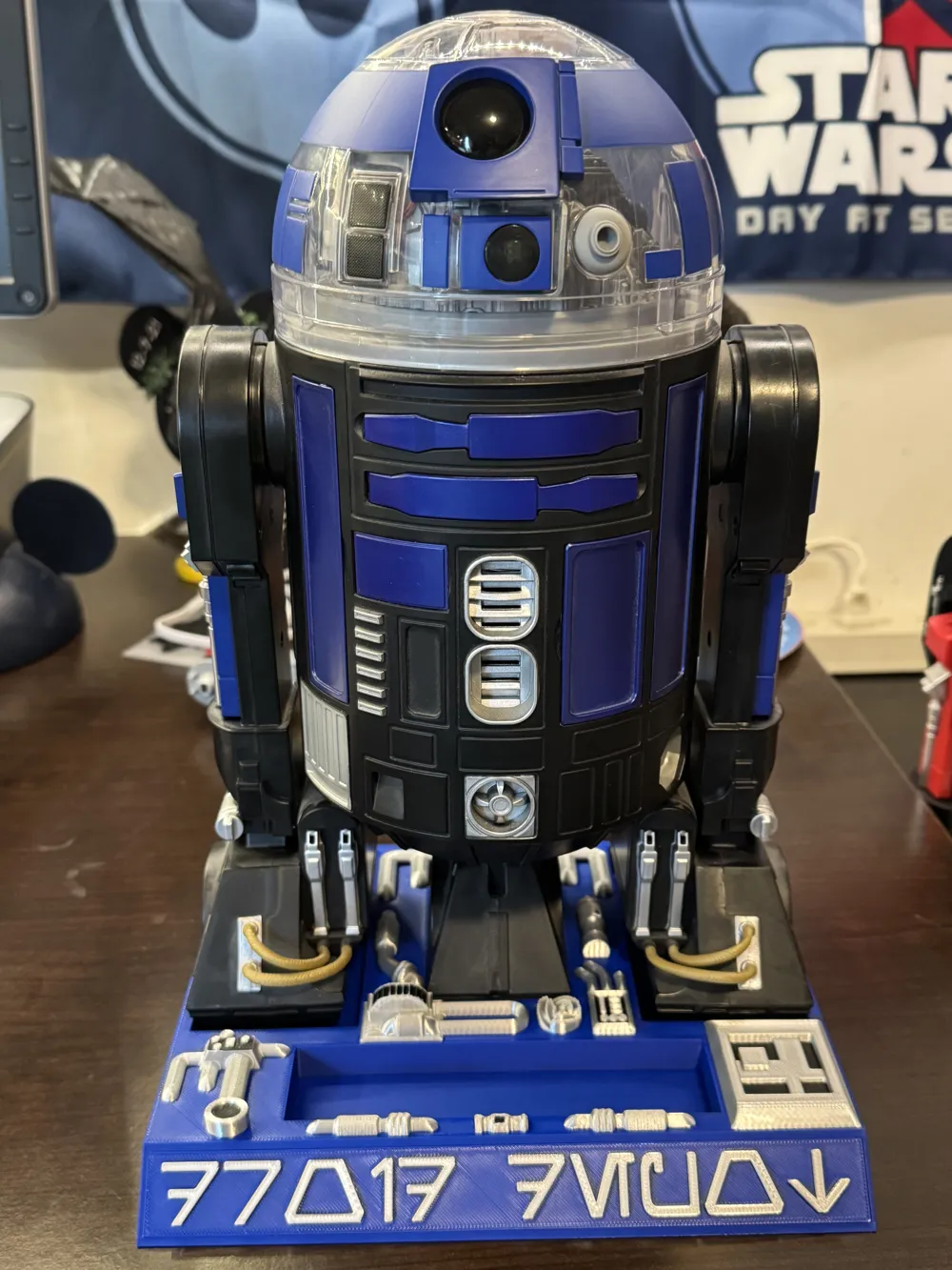 Droid Depot R-Unit & Remote Display Stand - Free 3D Print Model ...