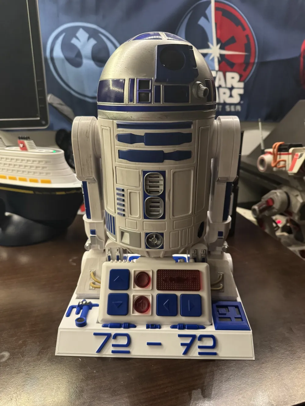 Droid Depot R-Unit & Remote Display Stand - Free 3D Print Model ...