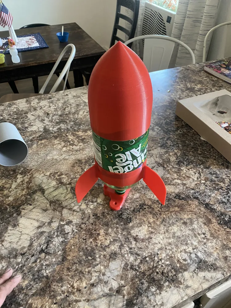 Cohete de botella con lanzador, ¡versión de 2 litros! por >-S SmittyPrints MakerWorld: Descarga ...