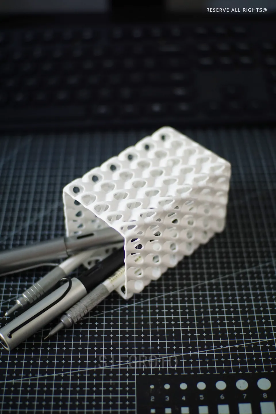 Minimal Surface Pen Holder by Siegroto - MakerWorld