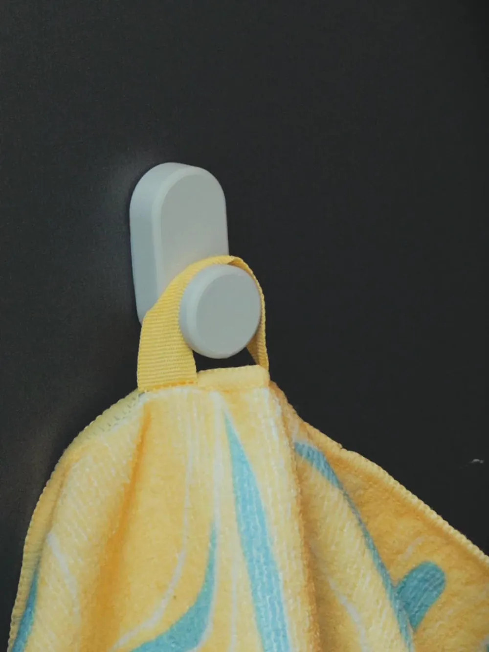 Towel Hook with Magnetic or Nail-Mount by schönholz - MakerWorld