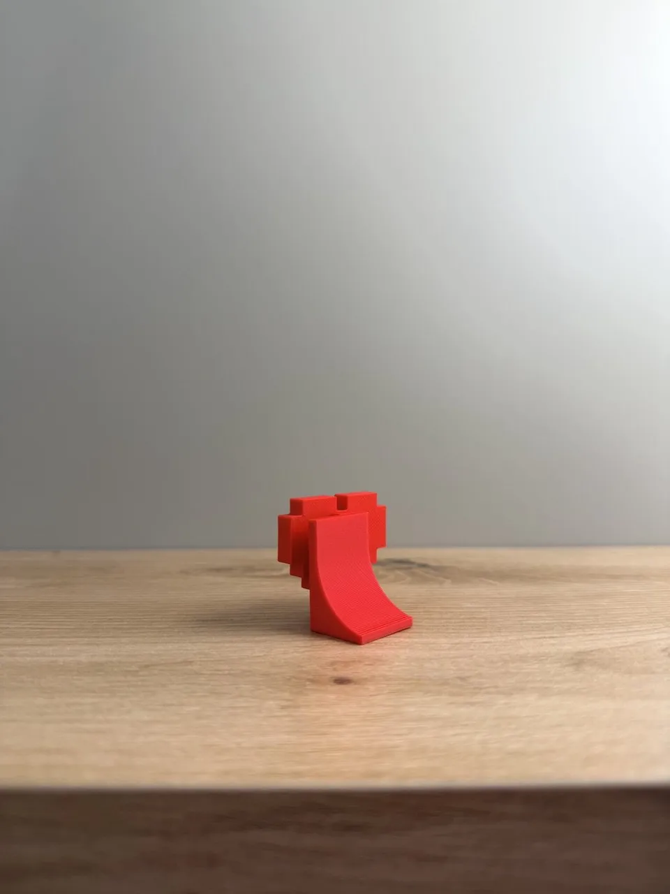 Retro heart photo stand - Free 3D Print Model - MakerWorld