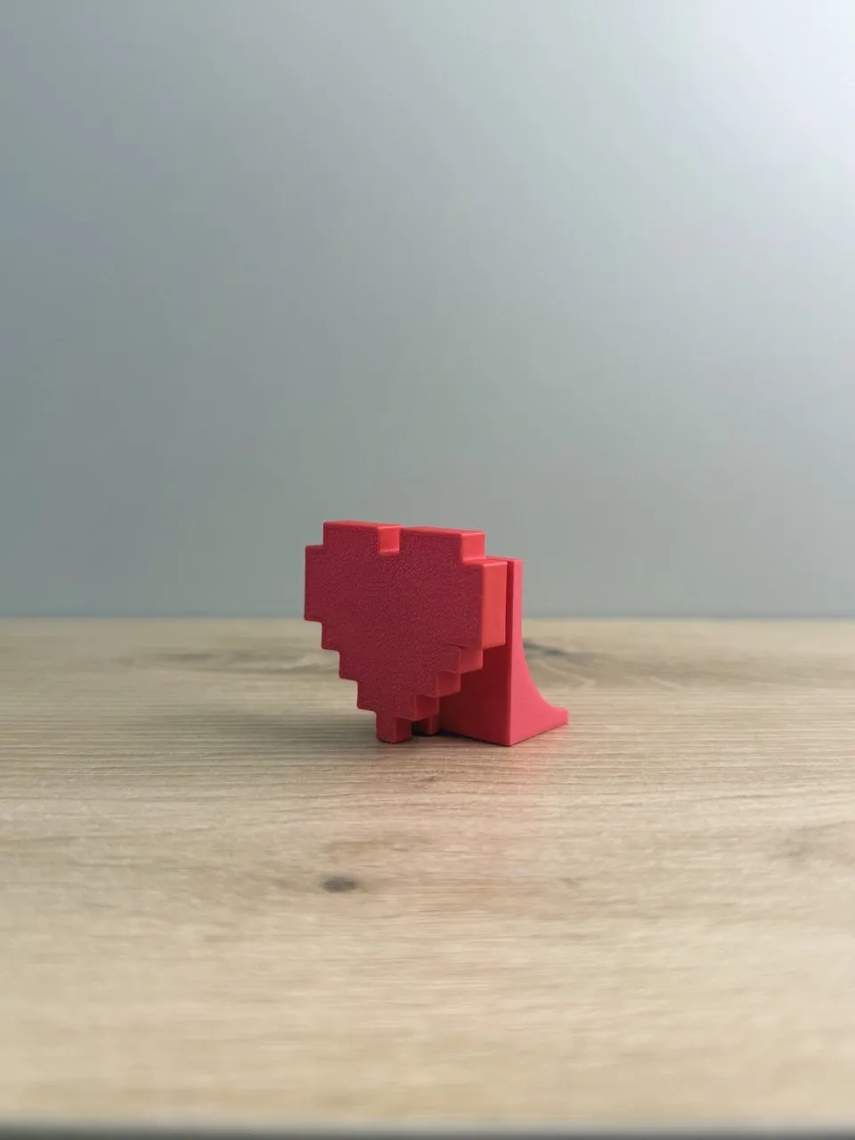 Retro heart photo stand - Free 3D Print Model - MakerWorld