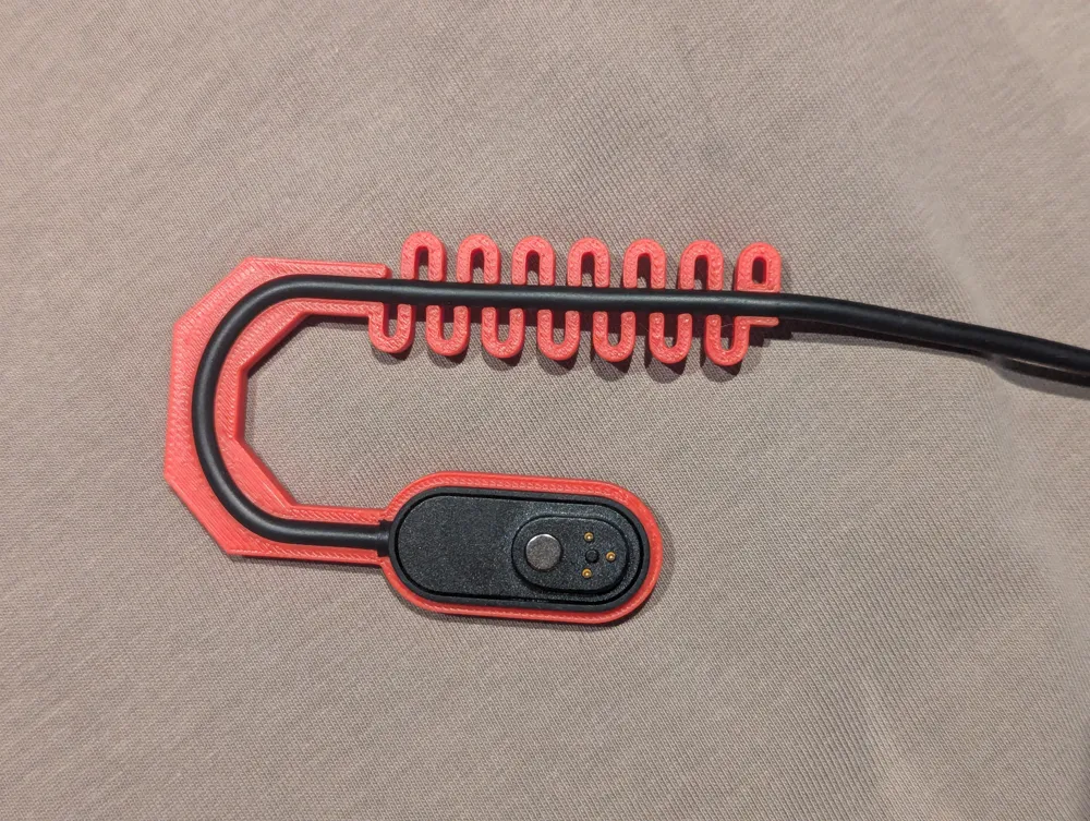 Arlo USB charger strain relief by SyrusDrake - MakerWorld