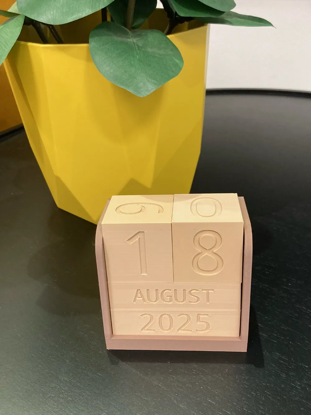 Desk Calendar cubes with date, month and year by FreddoFrog MakerWorld: Download Free 3D Models