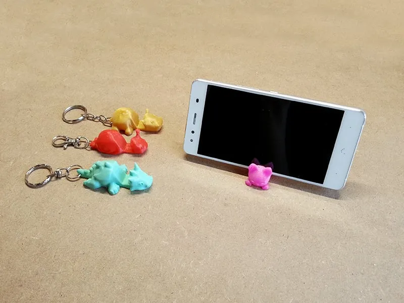 Cat Keychain / Smartphone Stand - Free 3D Print Model - MakerWorld