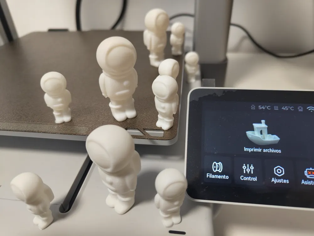 Cute mini astronauts - Free 3D Print Model - MakerWorld