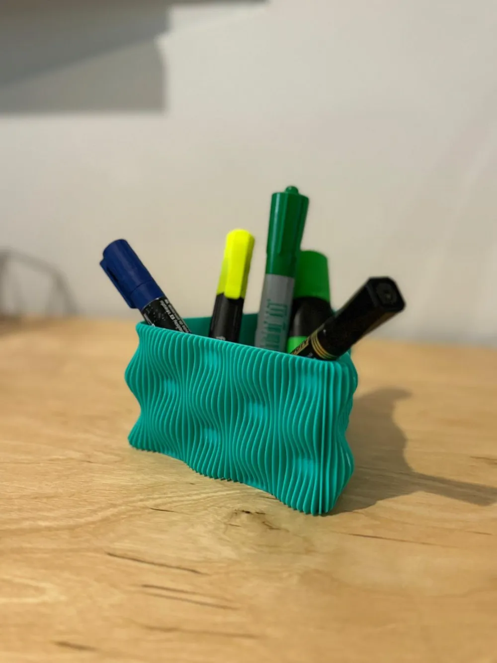 Modern ribbed pyramid pen holder by Print3Diy - MakerWorld
