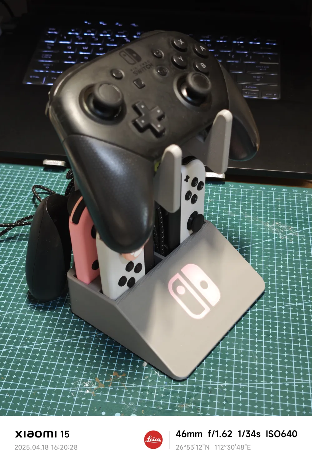 Nintendo Switch controller holder by Lissm - MakerWorld