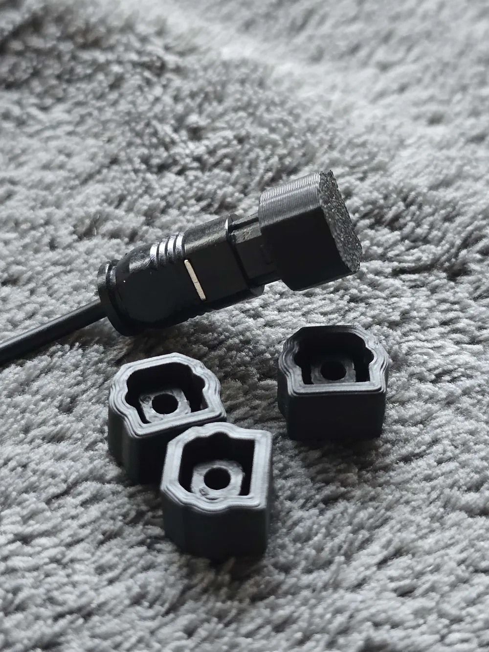 光ファイバーケーブル用防塵カバー 作成者： SPosavec MakerWorld：無料3Dモデルをダウンロード