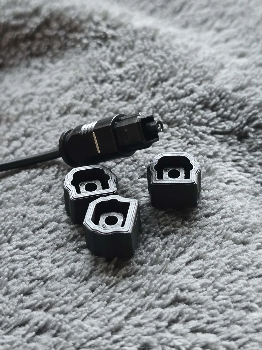 光ファイバーケーブル用防塵カバー 作成者： SPosavec MakerWorld：無料3Dモデルをダウンロード