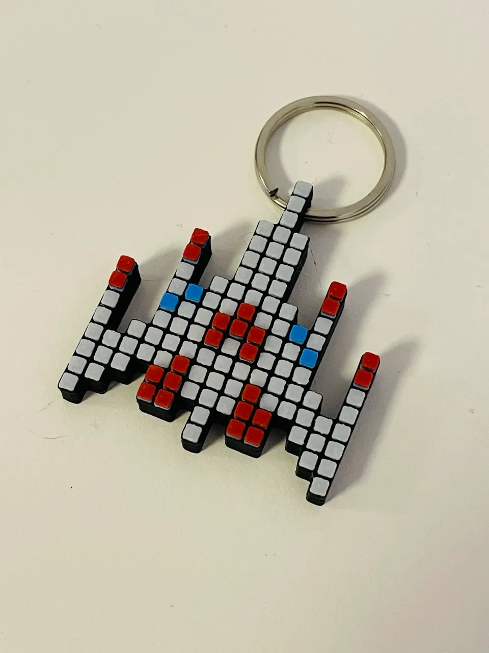 Galaga spaceship arcade game keychain by Hanzy MakerWorld: Download ...