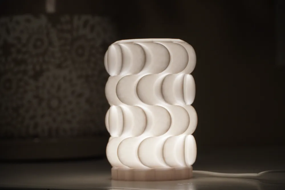 Waved Lamp - Free 3D Print Model - MakerWorld