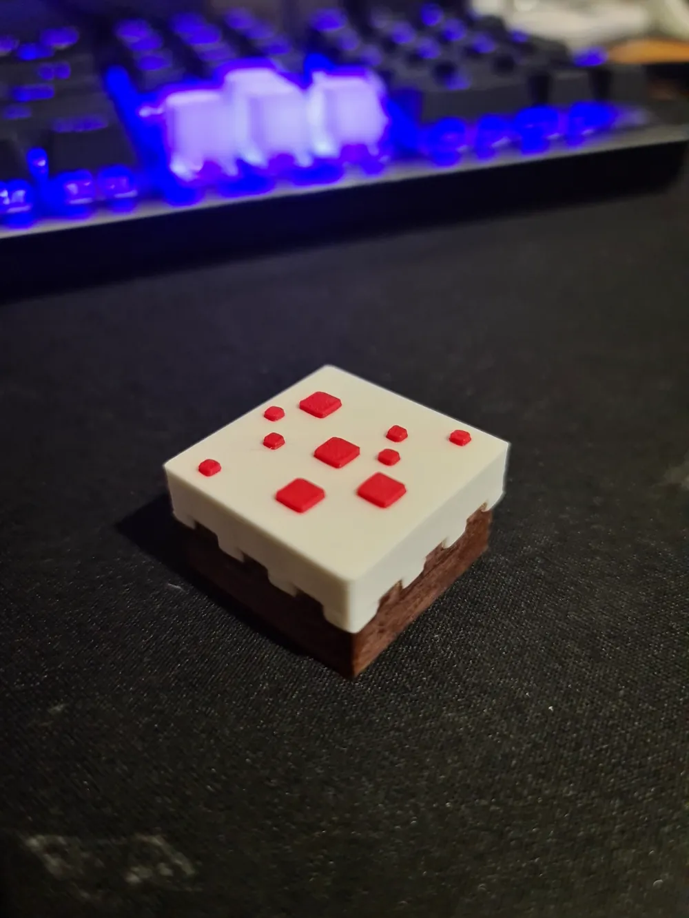 Minecraft Cake prop by KB_PRINTS_K - MakerWorld