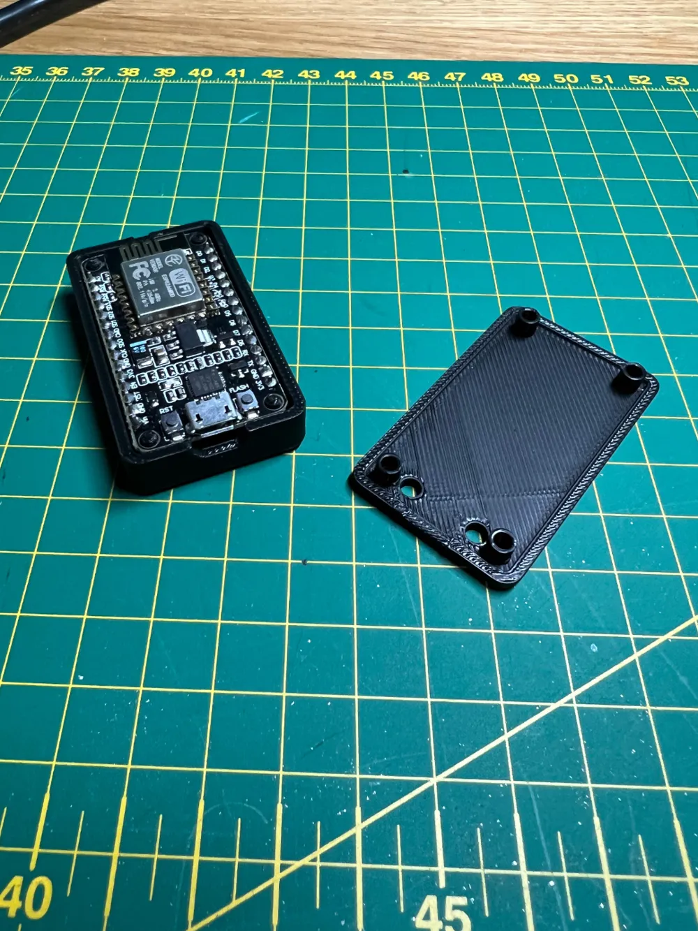 Snap fit slim case for Node MCU ESP8266 by Speak3asy - MakerWorld