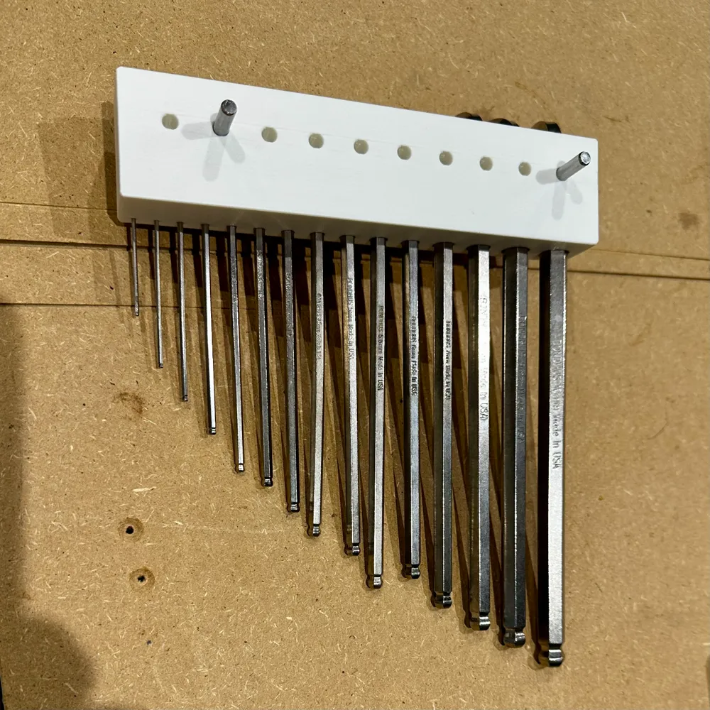 Wall mount for allen key (Inbusschlüssel) by Comodin - MakerWorld