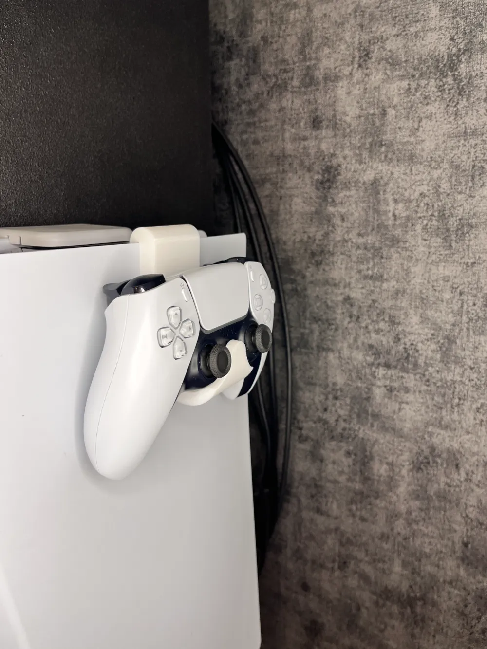 PS5 controller side mount holder for console by René - MakerWorld