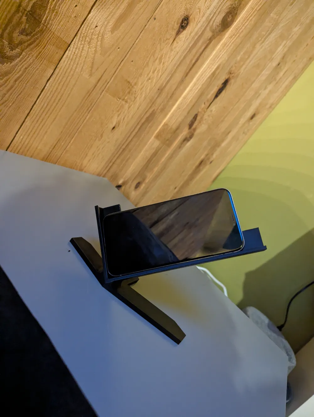 Tilted Phone Stand by Ward - MakerWorld