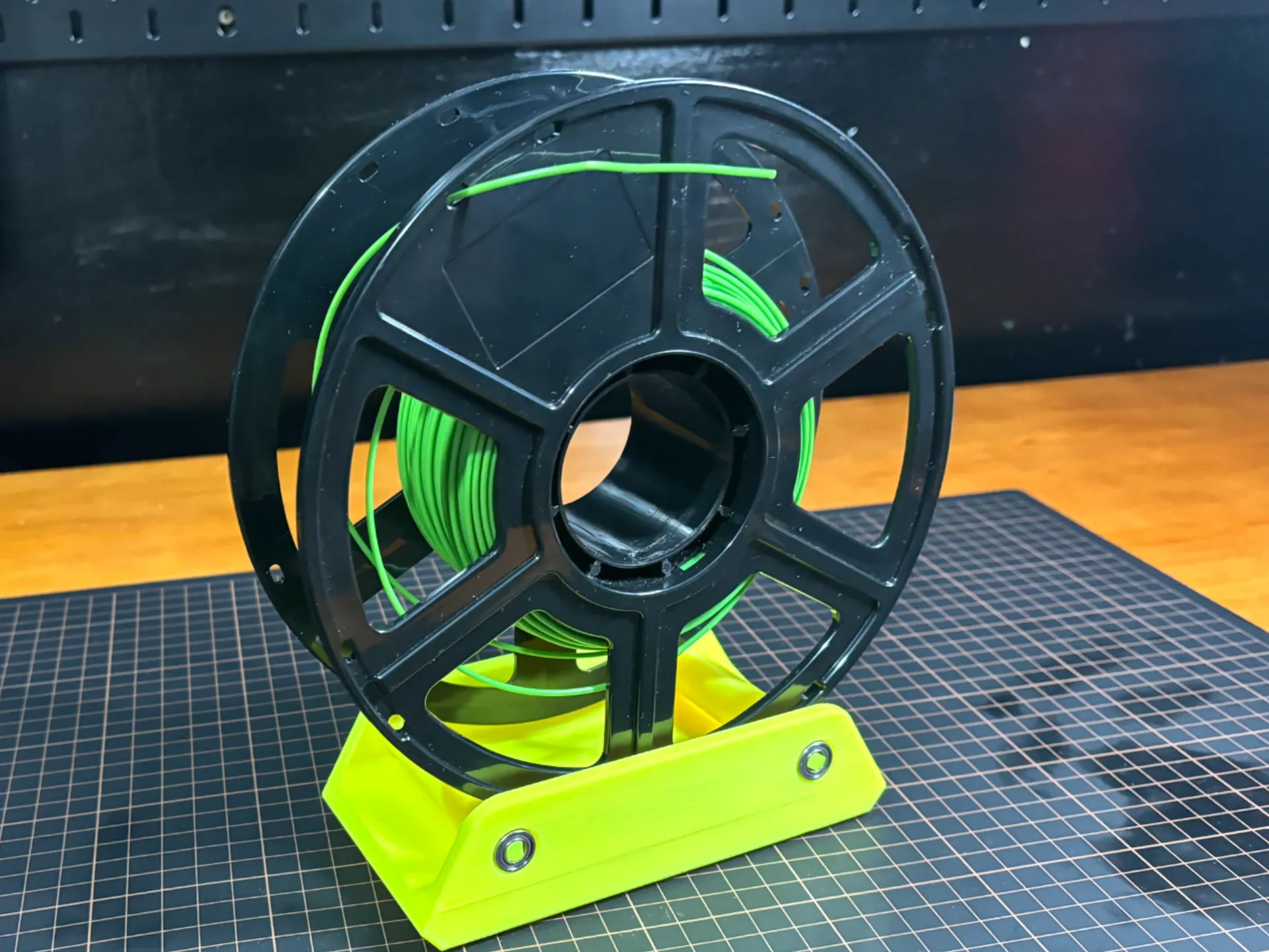 Minimalist Filament Rack by 秋瑟意浓MakerWorld: Download Free 3D Models