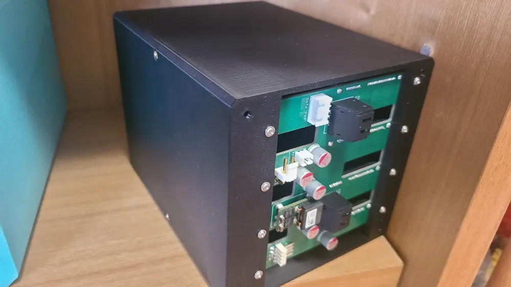 QNAS4 硬盘笼 来自 丫丫赶海 MakerWorld：免费下载 3D 模型