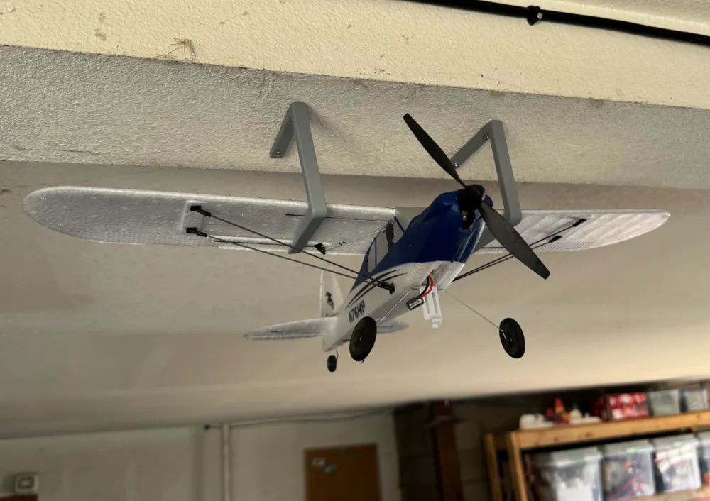 Hanging rc planes from ceiling store