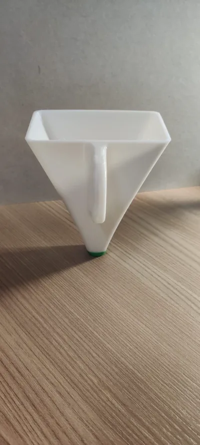 Funnel for silica gel and more by Gerard74 - MakerWorld