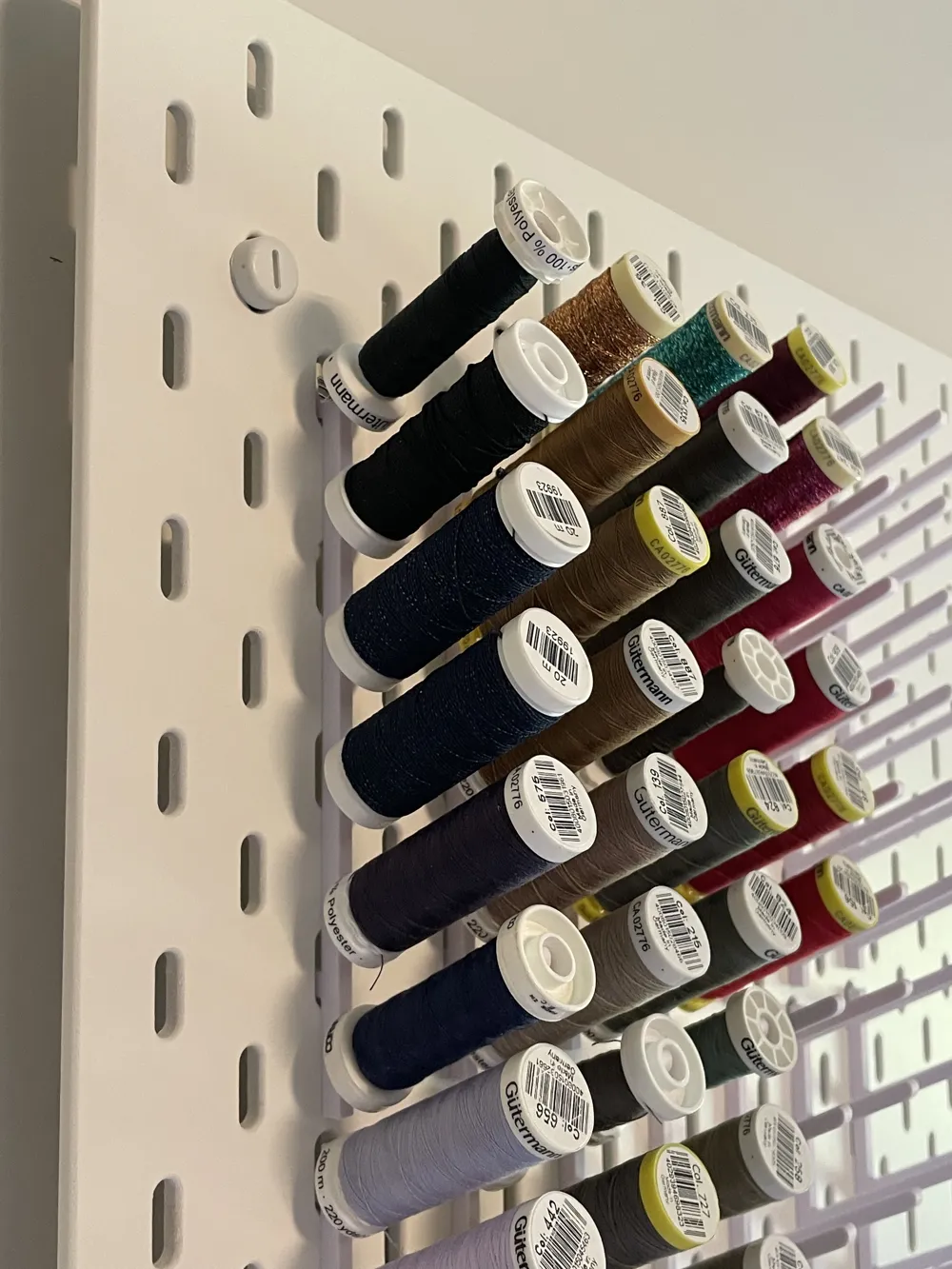 Small thread spool holder Skadis pegboard by Marte MakerWorld: Download ...