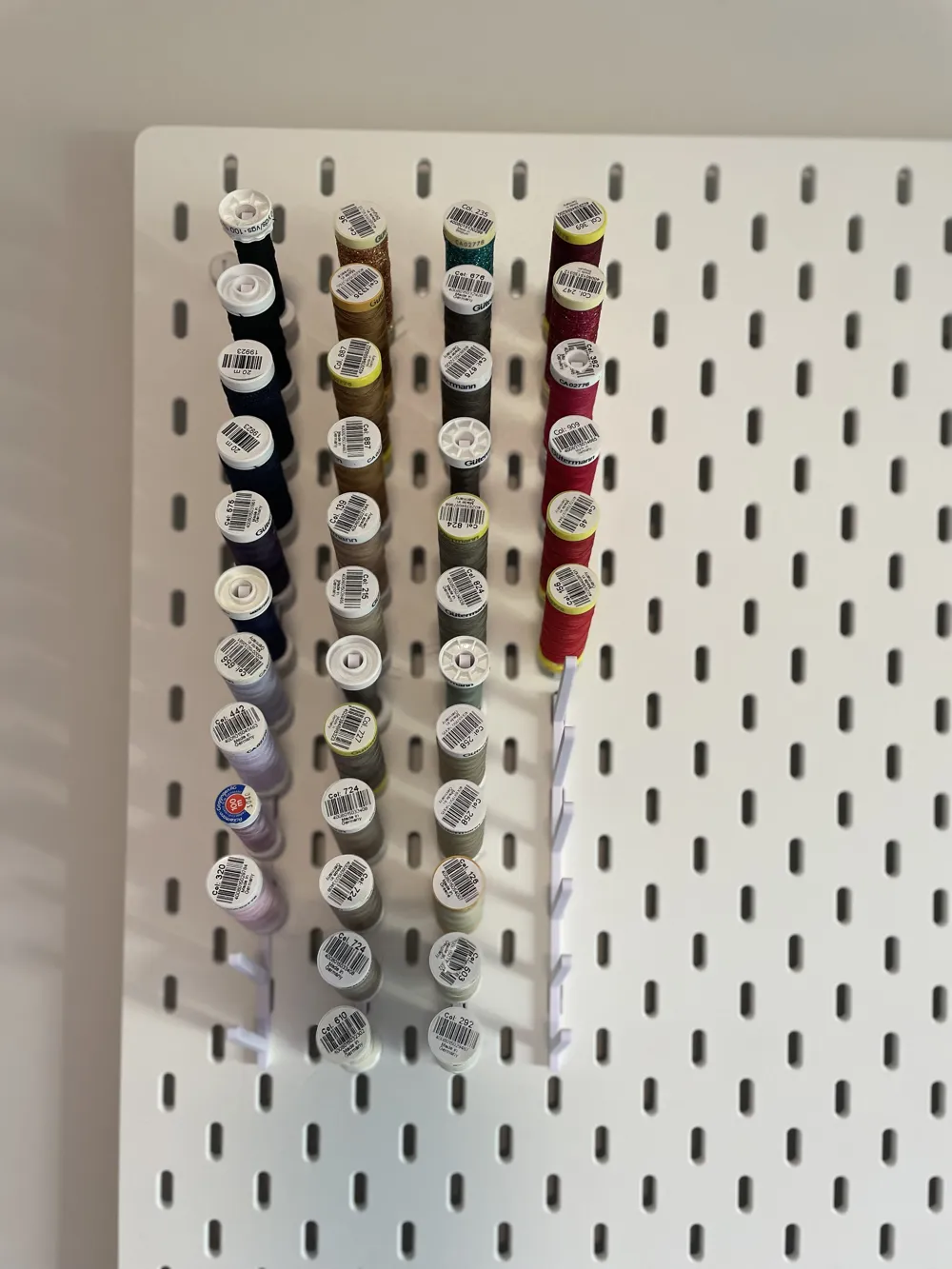 Small thread spool holder Skadis pegboard by Marte MakerWorld: Download ...