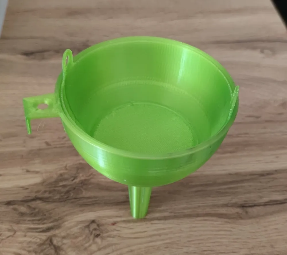 Funnel with insertion filter by motorola2001 - MakerWorld