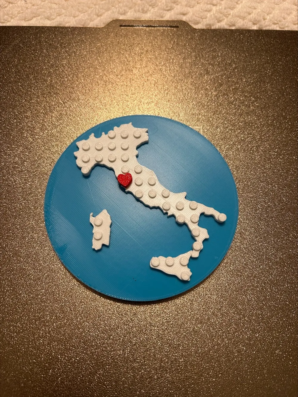 Legos Italy Magnet with moveable heart - Free 3D Print Model - MakerWorld